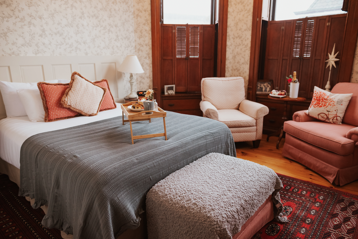 Lovelass - BLI - Belva Lockwood Inn